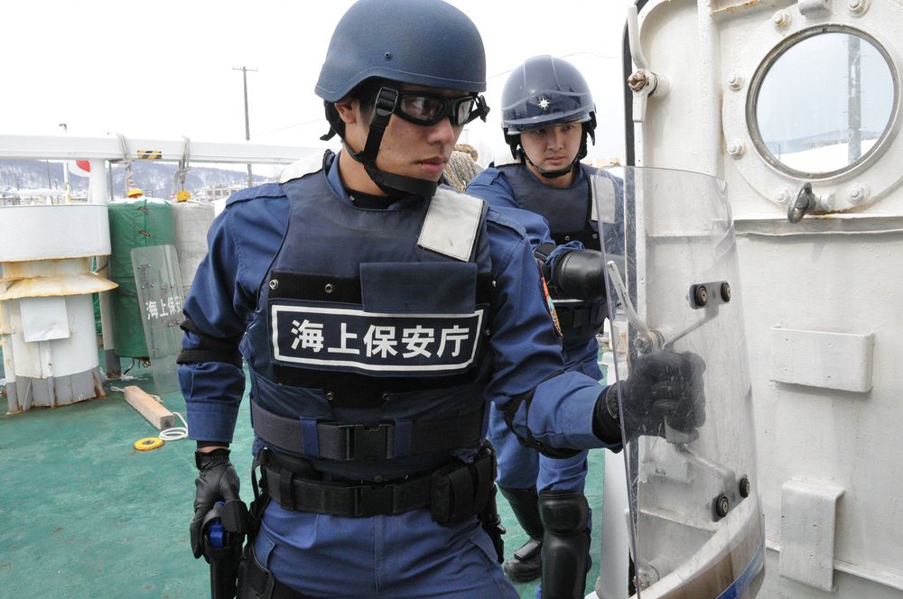 海と国境エピローグ 海上保安庁編41 暗闇のヘリ降下 船内制圧北海道新聞デジタル