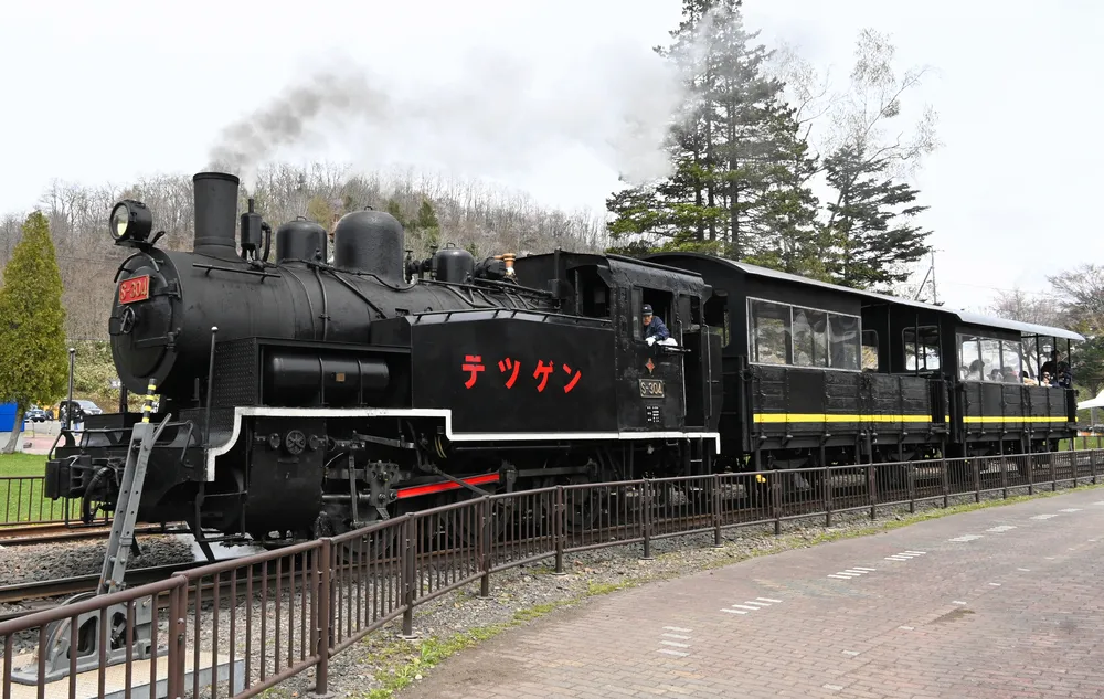 汽笛大音量、SL発進 三笠鉄道村で運行開始：北海道新聞デジタル